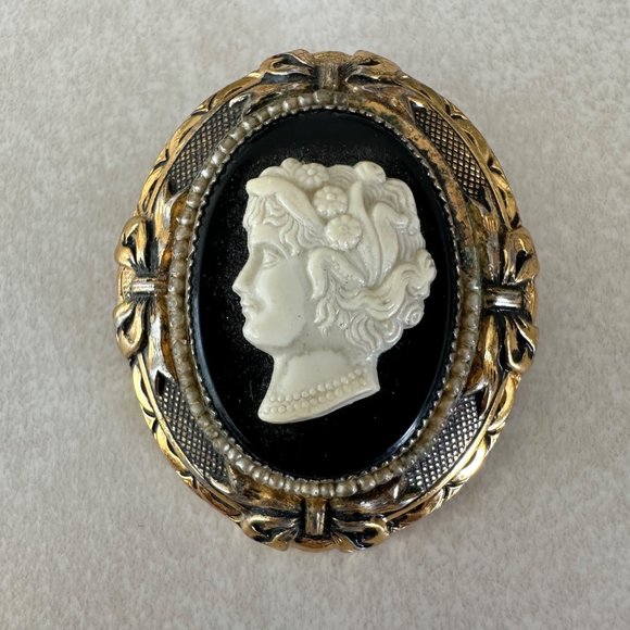 Jewelry | Vintage 194s Gold Tone Black White Resin Left Facing Cameo Brooch Pin | Poshmark